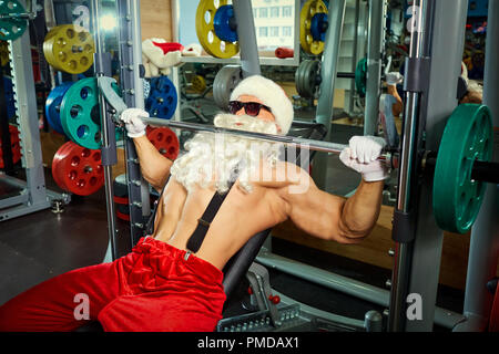 Santa Claus Bodybuilder training at the gym on Christmas Day Stock ...