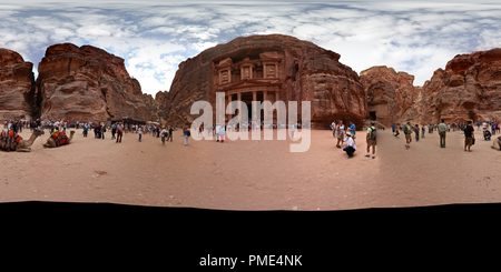 360° view of Petra, The Treasury - Alamy