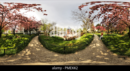 360° view of little park in Paris - Alamy