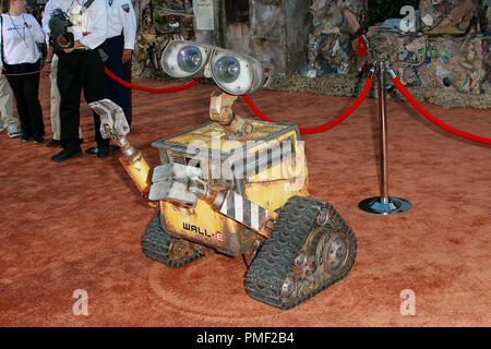 "Wall-E" Premiere Wall E Robot 6-21-2008 / Greek Theatre / Los Angeles ...