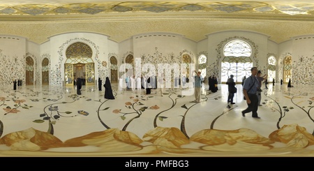 360° view of Sheikh Zayed Mosque entrance - Alamy