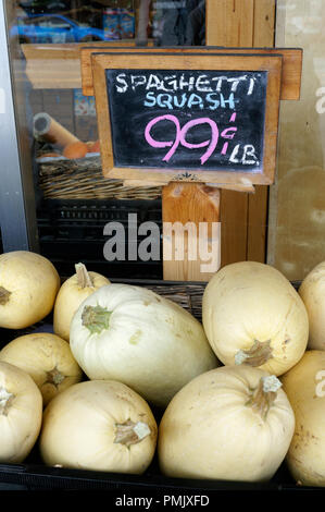 Squash for sale at grocery store Stock Photo - Alamy