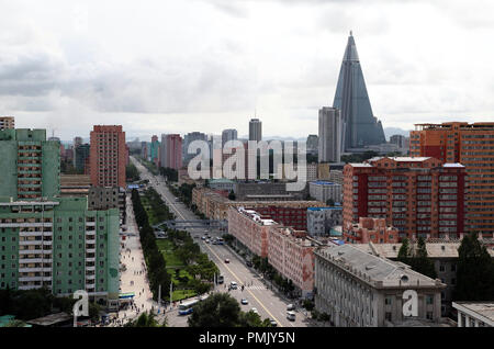 Pyongyang, North Korea, cars at a traffic light Stock Photo - Alamy