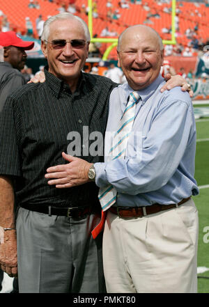 Hall of fame coach Don Shula applauds as President Barack Obama honors ...