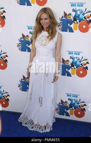 Leslie Mann 04/10/2011 "Rio" Premiere @ Grauman's Chinese Theatre ...