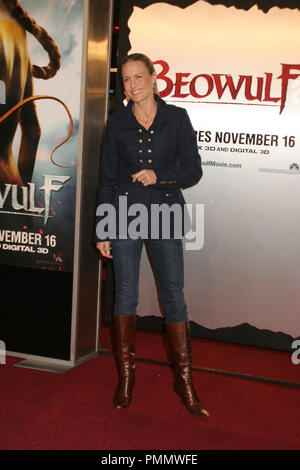 11/05/2007 Robin Wright Penn "Beowulf" Premiere @ Mann Village Theatre ...