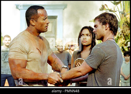 THE RUNDOWN (2003) DWAYNE JOHNSON (THE ROCK), ROSARIO DAWSON, SEANN ...