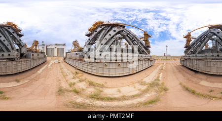 360° view of Rail transporter-erectors for the Energia-Buran system - 2 ...