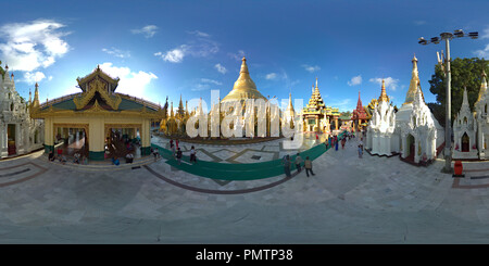 360° view of Shwedagon Pagoda, Yangon (2 - Alamy