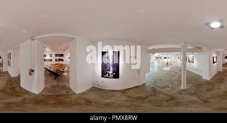 360° view of Art Gallery WantedParis - 1 of 4 - Alamy