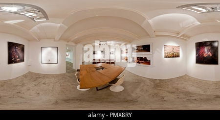 360° view of Art Gallery WantedParis - 1 of 4 - Alamy
