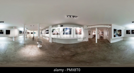 360° view of Art Gallery WantedParis - 1 of 4 - Alamy