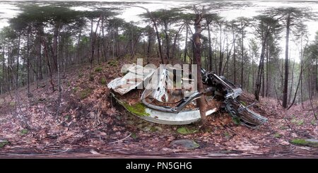 360° view of Trashed Ford Thunderbird [1] - Alamy