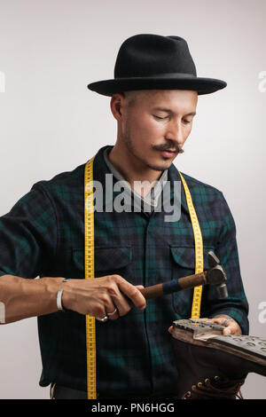 Working model cobbler in a shoe repair shop Stock Photo - Alamy