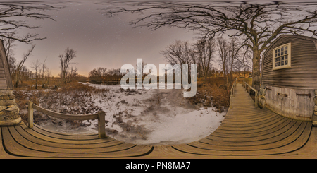 360° view of North Bridge from the Old Manse Boathouse Jan 14 - Alamy