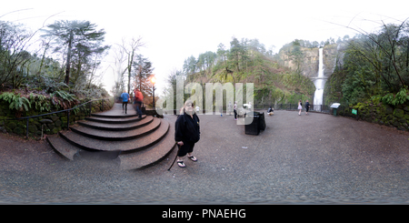 360° view of Multnomah Falls Viewpoint - Alamy