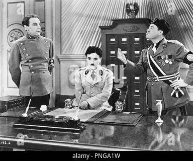 Adolf Hitler writing at his desk Stock Photo - Alamy