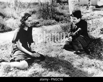 CHARLIE CHAPLIN as The Tramp and PAULETTE GODDARD as a Gamin in MODERN ...