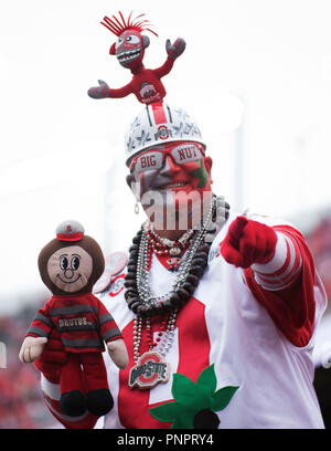 September 22, 2018: Tulane Green Wave linebacker Marvin Moody (28) hits ...
