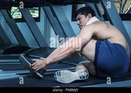 Man lag pain after workout in the morning Stock Photo - Alamy