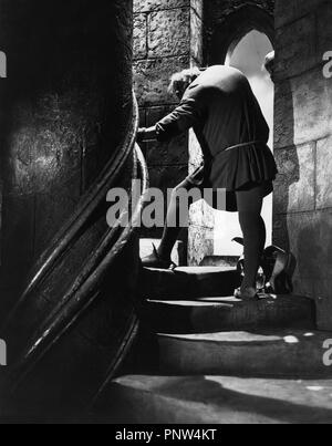 Charles Laughton as Quasimodo THE HUNCHBACK OF NOTRE DAME 1939 director ...