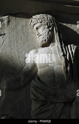 women Holding the gods offering Stock Photo - Alamy