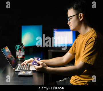 Credit card with shoping Stock Photo - Alamy