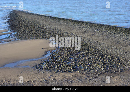 The shingle spit of Sarn Gynfelyn, near Aberystwyth Stock Photo - Alamy