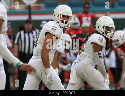 Miami Hurricanes wide receiver CJ Daniels (7) makes a one handed catch ...