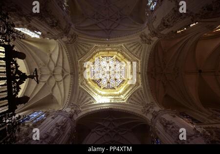 CIMBORRIO GOTICO CON DECORACION PLATERESCA - 1568. Author: VALLEJO JUAN ...