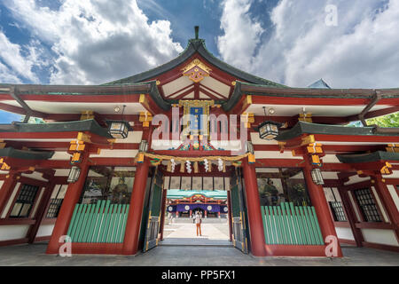 Tokyo - August 14, 2018 : Gongen-Zukuri style Mikado entrance gate of ...