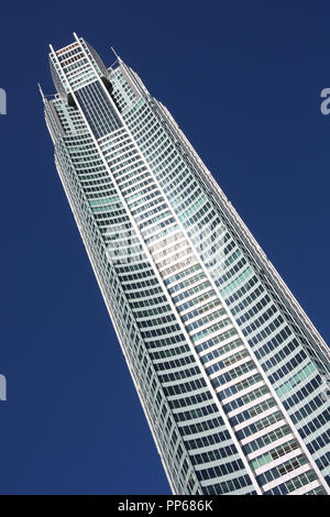 Q1 tower on the Gold Coast is hit by lightning Stock Photo - Alamy