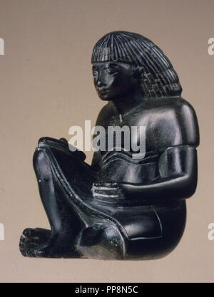 ESCRIBA SENTADO. Location: EGYPTIAN MUSEUM. KAIRO Stock Photo - Alamy