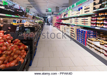 A shopping aisle at a Lidl supermarket Stock Photo: 76308551 - Alamy