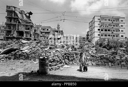 Children at the Shatila Palestinian refugee camp in Beirut Stock Photo ...