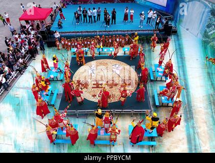Jiyuan, Jiyuan, China. 25th Sep, 2018. Jiyuan, CHINA-People wearing ...