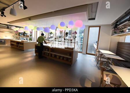 The cafeteria of Google in the Munich headquarters. Here, the staff can ...