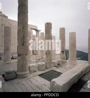 PROPILEOS DE PARTENON - DETALLE DE COLUMNAS ESTRIADAS - TEMPLO DORICO ...