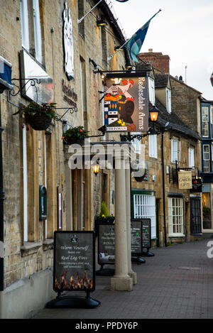 Redesdale Arms Hotel in Moreton-in-Marsh in the Cotswolds Stock Photo ...