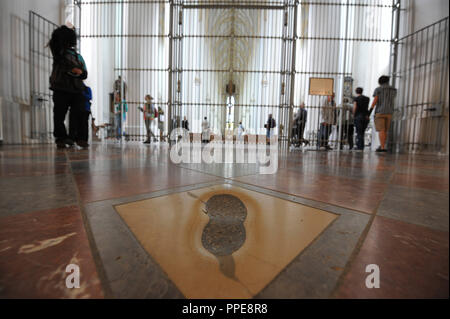 Devils footprint in the Frauenkirche in Munich Stock Photo - Alamy