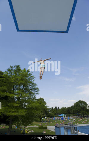 Swimming pool at the Michaelibad in Munich. In the picture the area for ...