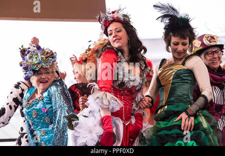 Dance of the market women, Shrove Tuesday, Viktualienmarkt square ...