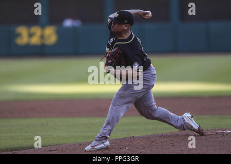 Javier Ivan Solano pitcher inicial de Mexico, durante partido de ...
