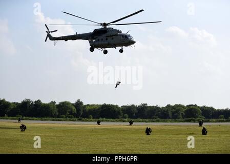 Allahabad, India. 26th Sep, 2018. Allahabad: IAF show their skill as ...