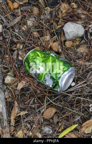Abandoned tin can in nature Stock Photo - Alamy