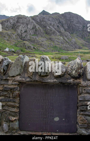 War memorial, Llanberis Pass Stock Photo - Alamy