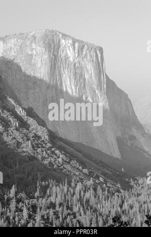 Views of El Capitan from Tunnel View point in Yosemite National Park ...