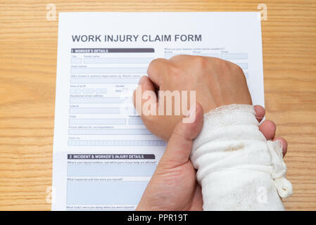 hurted hand and work injury claim form Stock Photo - Alamy