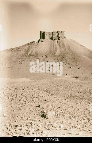 Palmyra (Tadmor). Near view of Turkish castle Stock Photo - Alamy