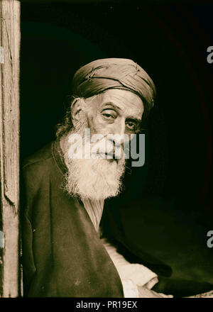 The Samaritans of Nablus (Shechhem). Old Samaritan high priest Stock ...